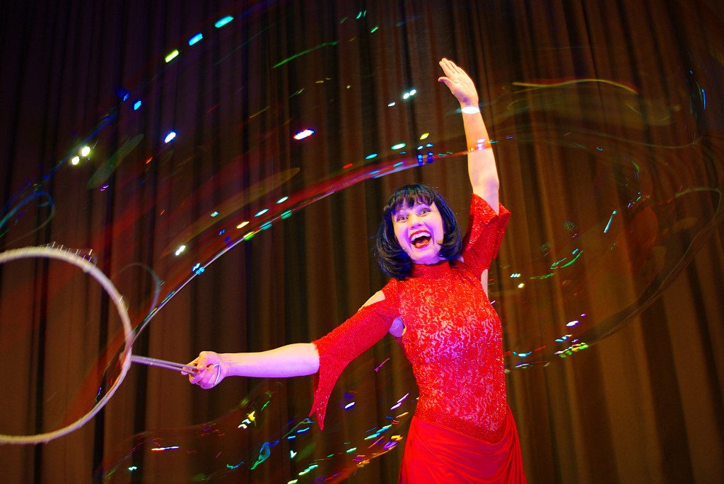 ChildrenÍs Magic Shows | Hire Magic Bubble Show | Bubble Performers For ...